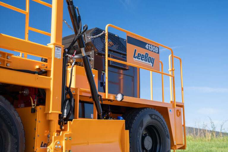 4130B - LeeBoy®